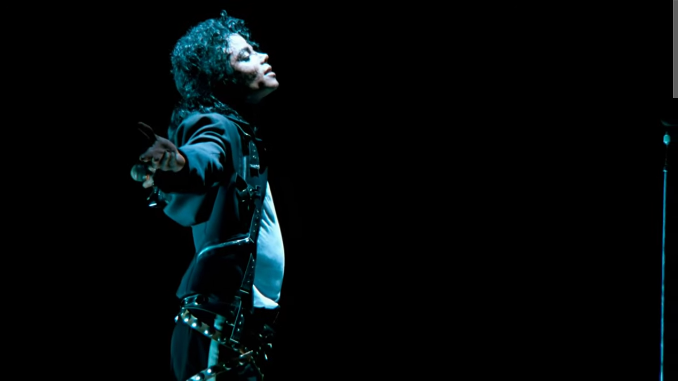 Man in the Mirror - Michael Jackson Fansite
